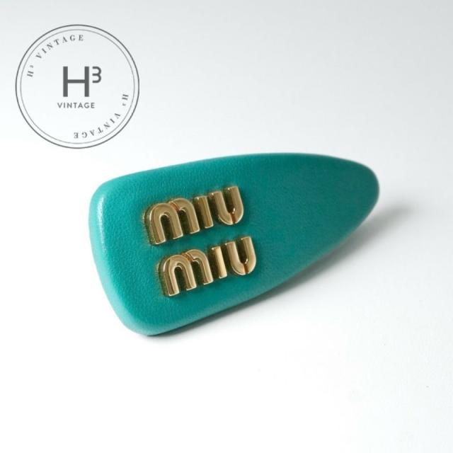 ミュウミュウ MIUMIU ヘアアクセサリー エメラルドグリーン ゴールド ロゴ ヘアクリップ バレッタ