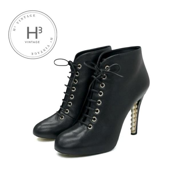 シャネル CHANEL ブーツ ショートブーツ 靴 シューズ レザー ブラック 黒 ブーティ レースアップ ココマーク パール
