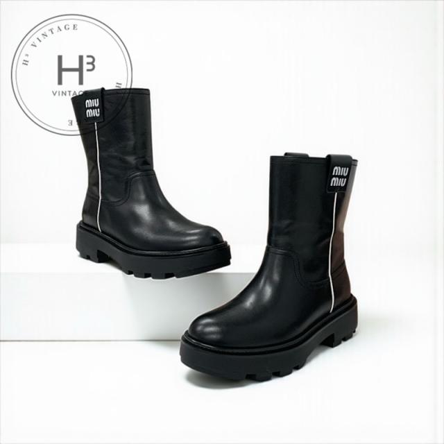 ミュウミュウ MIUMIU ブーツ ショートブーツ 靴 シューズ レザー ブラック ホワイト ロゴ