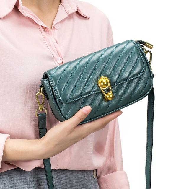 長さ調節可能 小さい 飾りなし バックルベルト ミディアム ショルダーバッグ [4カラー]」 バッグ・雑貨がお得なです