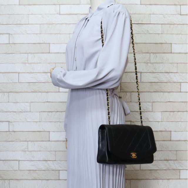 シャネル CHANEL ダイアナ ショルダーバッグ ラムスキン ブラック