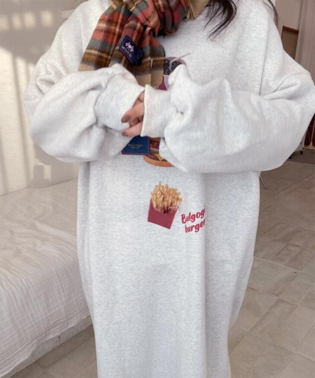 新作 バーガーセットプリント裏起毛スウェットマキシワンピース