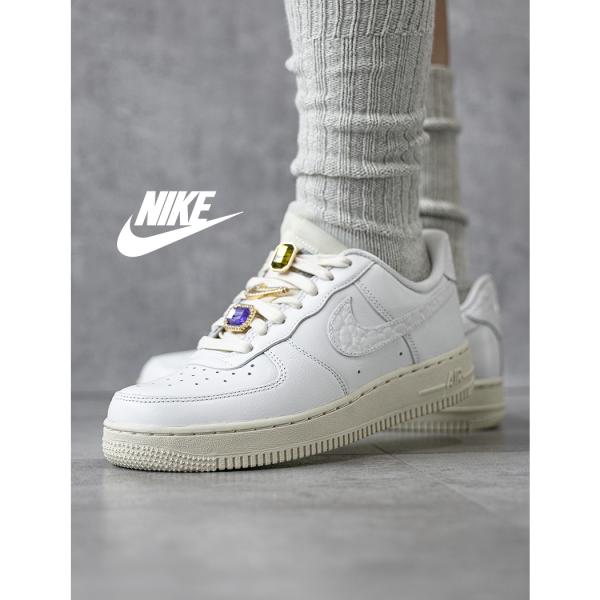 海外限定 NIKE ナイキ WMNS AIR FORCE 1 エアフォース 1 07 LX WHITE ウィメンズ スニーカー ( 日本未発売 ホワイト 白 レディース ジュエル アクセサリー DN5463-100 )