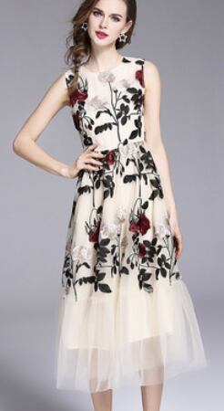 花柄ノースリーブワンピース ワンピース ミモレ丈 袖なし l ラウンドネック セミフレア レース 刺繍 かわいい 大人可愛い 大人 柄 花柄 春 夏