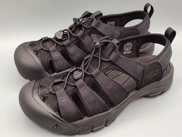 訳あり品 キーン ニューポート H2 26.5cm US8.5 トリプルブラック KEEN 1022258 TRIbLK 男性用 KEEN NEWPORT H2 並行輸入品 (ke189)