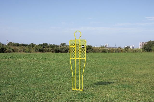 三和体育 サッカー フリーキックウォール バレット180 学校 体育 授業 部活動 クラブ活動 器具 備品 用品 用具 練習 自主練習 グラウンド 校庭 天然芝 1台 下部 杭  S4444