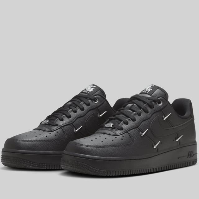 2025年秋冬新作♪ NIKE【ナイキ】 WMNS AIR FORCE 1 07 LX ウィメンズ エア フォース 1 07 LX 【HQ1180-001】 ブラック/メタリックシルバー