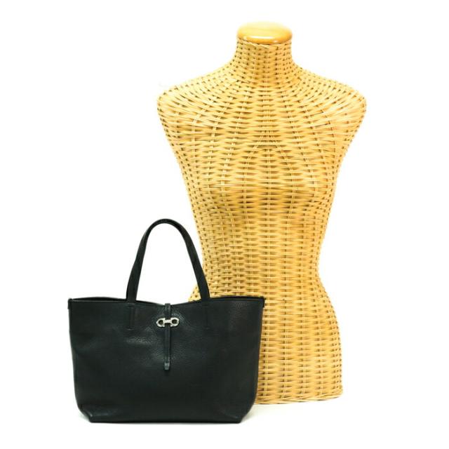 サルバトーレ フェラガモ SALVATORE FERRAGAMO ハンドバッグ レザー ガンチーニ 21-C3391 ミニトート シルバー金具 レディース メンズ ブラック 中古 mal02007