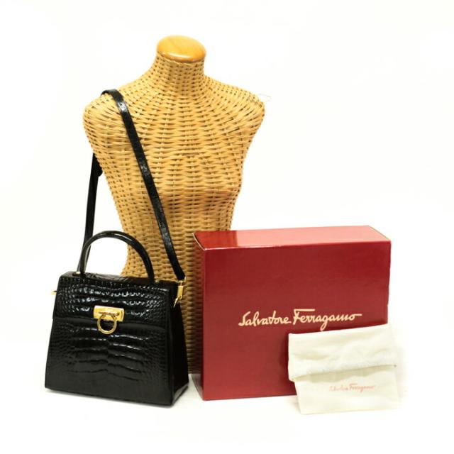 【ABランク】 サルバトーレ フェラガモ Salvatore Ferragamo ガンチーニ トップハンドルバッグ クロコダイル (レザー) エキゾチックレザー AK4788 ハンドバッグ 2WAYバッグ ショルダーバッグ 肩掛け レディース ブラック / ゴールド 中古 mat07001