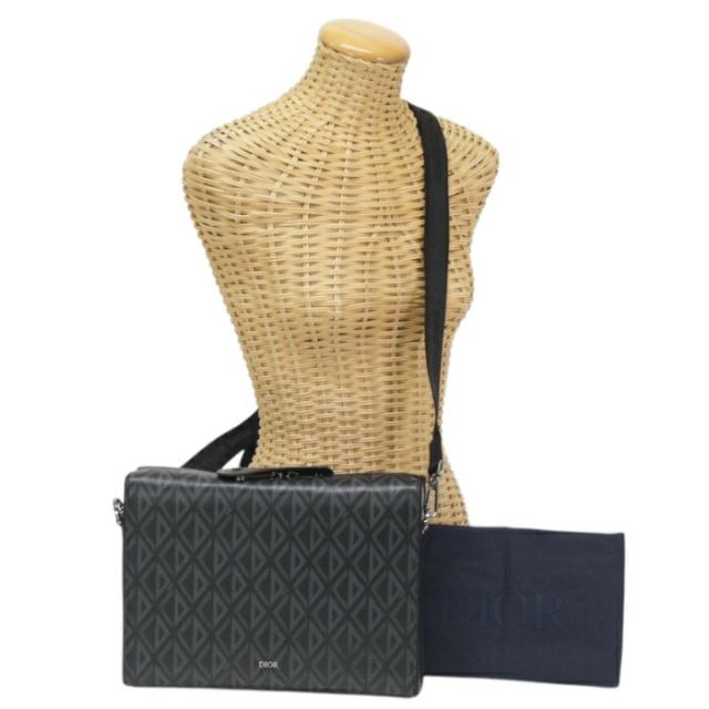 【SAランク】 クリスチャン ディオール Christian Dior ランゴ 30 CDダイヤモンド キャンバス (PVC / レザー) 1ADPO032CDP ショルダーバッグ クロスボディ 斜め掛け 肩掛け メンズ ブラック / グレー 正規品 極美品 中古 mbi16001