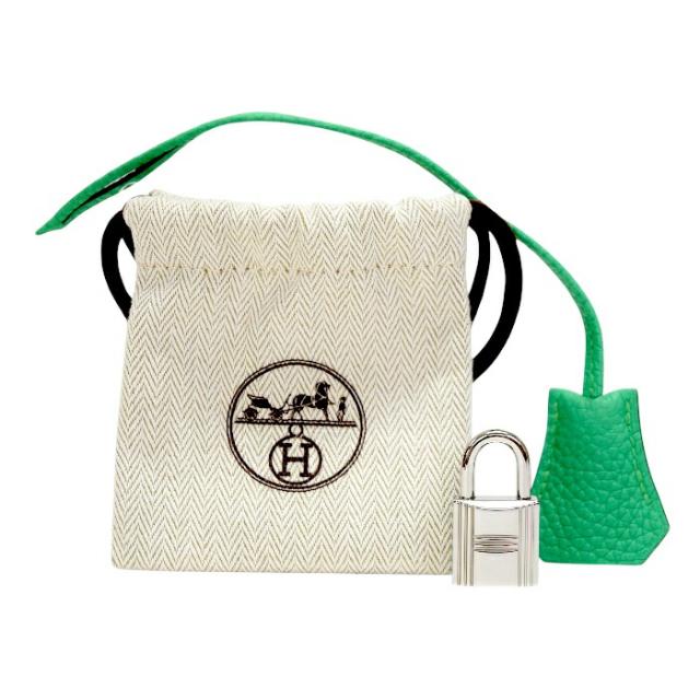 【SAランク】 エルメス HERMES カデナ クロシェット キー×2 トリヨンクレマンス (レザー) SV金具 鍵 カギ バッグアクセサリー 付属品 レディース ヴェールコミック (ライトグリーン) 正規品 極美品 中古 mbm21006