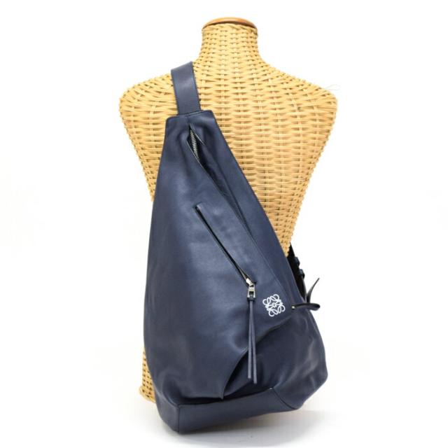 【ABランク】 ロエベ LOEWE アントン スリング ソフトグレインカーフ (レザー) ネイビー アナグラム ショルダーバッグ ボディバッグ スリングバッグ クロスボディ 斜め掛け 肩掛け ワンショルダーバッグ レディース メンズ ネイビー 正規品 中古 mbq10011