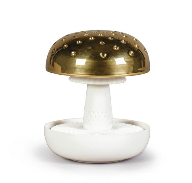 キノコ1(Gold) - 草原の上で ディフューザー LLADRO リヤドロ  置物 人形 フィギュリン オブジェ インテリア 磁器 リアル スペイン プレゼント 結婚 お祝い 新築 開業 リビング 寝室 事務所  【正規品】01040196