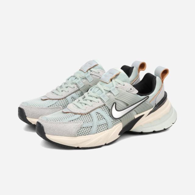 NIKE WMNS V2K RUN ナイキ ウィメンンズ V2K ラン レディース LIGHT PUMICE/LIGHT OREWOOD BROWN/BLACK/CHROME グリーン FN6703-003