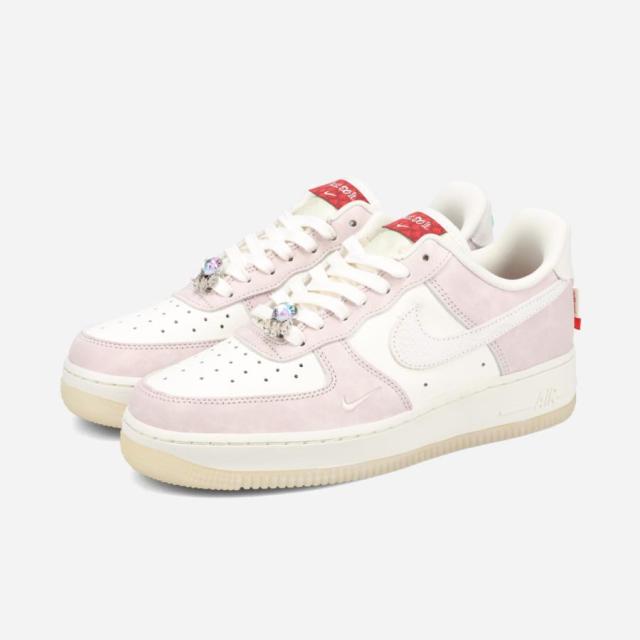 NIKE WMNS AIR FORCE 1 LOW ’07 LX 【YEAR OF THE DRAGON】 ナイキ ウィメンズ エア フォース 1 ロー ’07 LX SAIL/SAIL ベージュ FZ5066-111