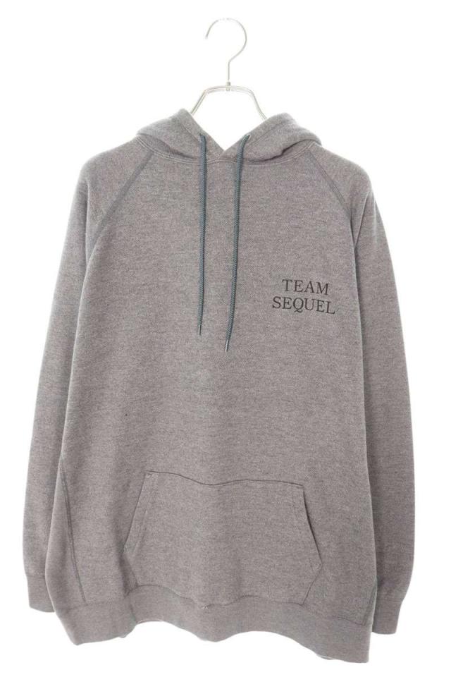 シークエル サイズ:XL  23AW  SQ-23AW-HD-01 ロゴプリントプルオーバーパーカー 中古 BS99