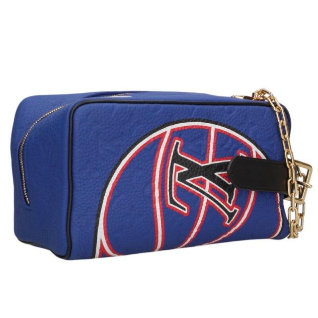 ルイヴィトン   M21106 クローク ドップキット ×NBA モノグラムエンボスハンドバッグ 中古 SB01