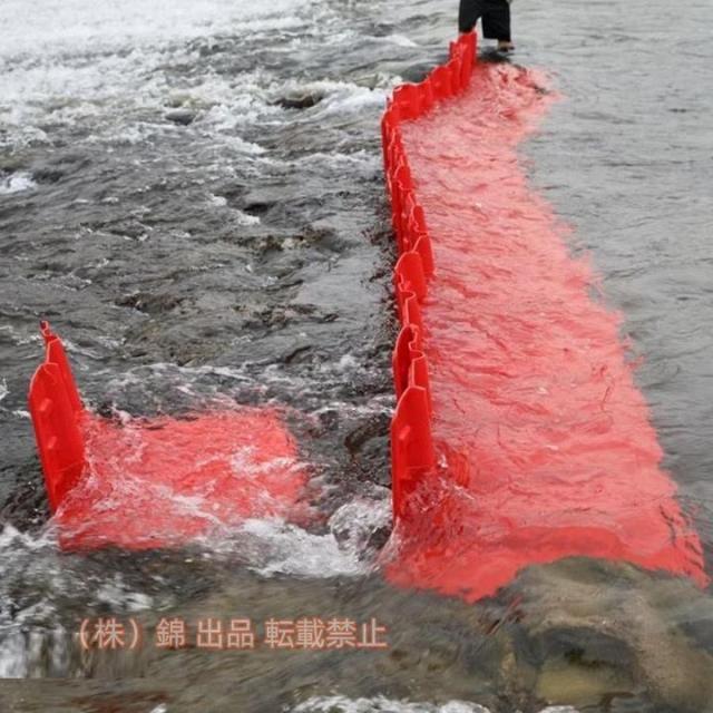 防水シート、洪水防止の障壁、地下鉄の出入口、住宅の地下ガレージ、ショッピング錦モールのために使用されるL形のプラスチック伸縮自在の洪水の折り返し(Colo