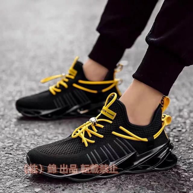 靴紐が解ける煩わしさのない、通気性に優れた軽量クッションスニーカー