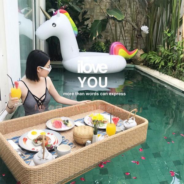 プール用フローティングトレイ 正方形の籐製プールテーブル、ドリンク、スナック、必需品用の水泳用フローティングサービングトレイ - ほとんどのプールサイズに クローバー株式会社