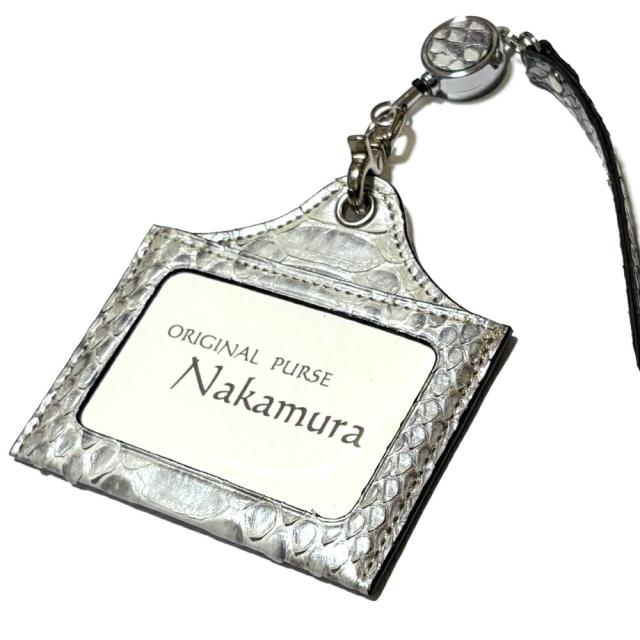 ID カードホルダー 両面クリア窓 伸縮リール ストラップ付 横型 パイソン パール シルバー