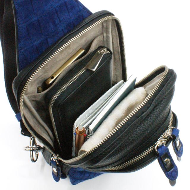 ボディバッグ メンズ レザー ショルダーバッグ 斜めがけ / 縦型 大容量