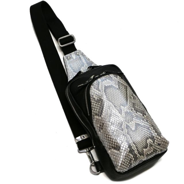 ボディバッグ メンズ レザー ショルダーバッグ 斜めがけ / 縦型 大容量 / 本革 パイソン革 蛇革 / モラレスパイソン パール シルバー 2