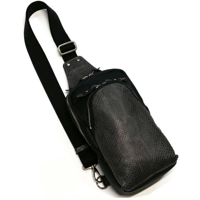 ボディバッグ メンズ レザー ショルダーバッグ 斜めがけ / 縦型 大容量 / 本革 パイソン革 蛇革 / モラレスパイソン マット チャコールグレー 2