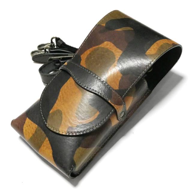 シザーケース シザーバック 美容師 トリマー 花屋 ベルト 革 ４丁 カバーあり ２WAY スリムタイプ スタイリスト アシスタント 美容 美容師 理容 理容師 / 牛革 イタリアンレザー La Perla Azzurra社 エルヴァケーロ 迷彩