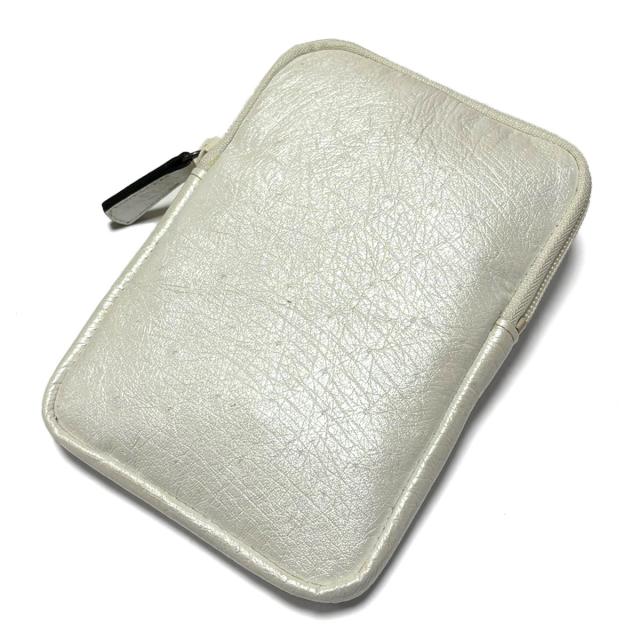 ポーチ マルチポーチ 通しマチ 縦型 本革 オーストリッチ ホワイト