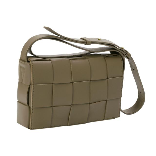 【タイムセール&クーポン5%OFF】ボッテガヴェネタ／BOTTEGA VENETA CASSETTE カセットマキシイントレチャート・斜め掛けショルダーバッグ・クロスボディ・ポシェット(トープ・グレー) 578004 VMAY1 2560／TAPE GRAY[返品無料]