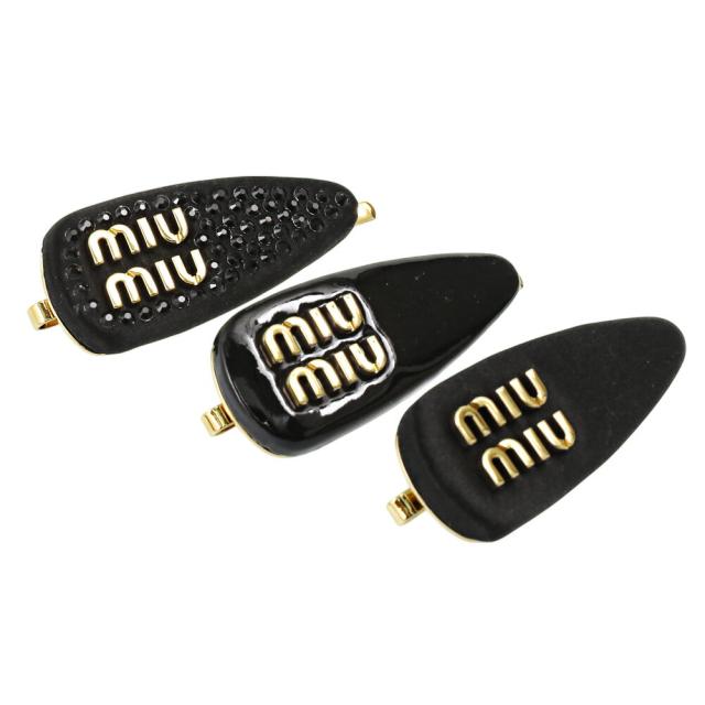 【タイムセール&クーポン5%OFF】ミュウミュウ／MIU MIU ヘアクリップ3個セット・サテン×パテントレザー×スタッズ・ロゴポイントヘアアクセサリー・髪留め(ブラック) 5IF188 HAIR CLIP+STARLIGHT (2CVO) NERO[返品無料]