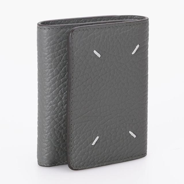 【タイムセール&クーポン5%OFF】メゾンマルジェラ／MAISON MARGIELA 4ステッチ 三つ折り ウォレット エンボスレザー・トライフォールドウォレット・3つ折り財布・ケース・小銭入れ付き(カイユーグレー) SA3UI0010 P4455 T8127／GREY[返品OK]