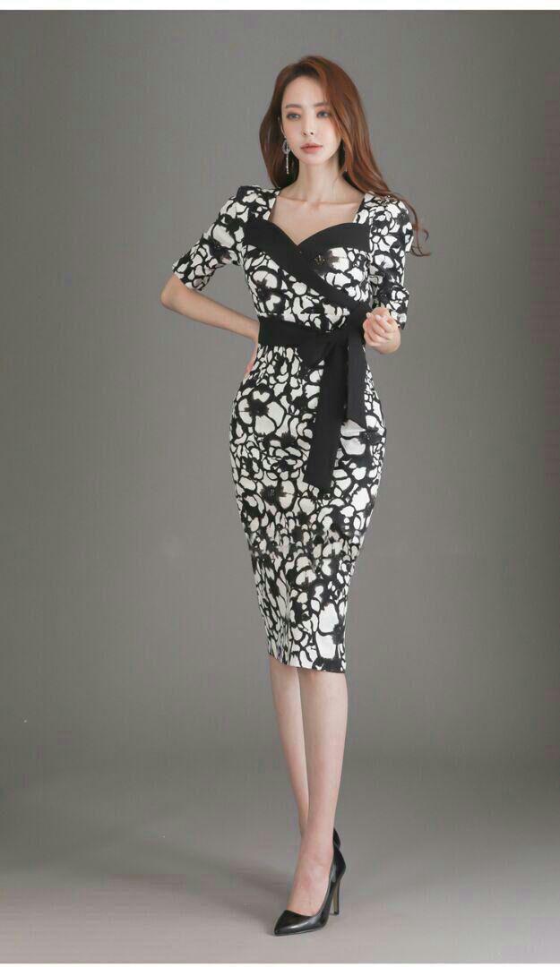 ハイウエストのフィットプリントボディコンドレス