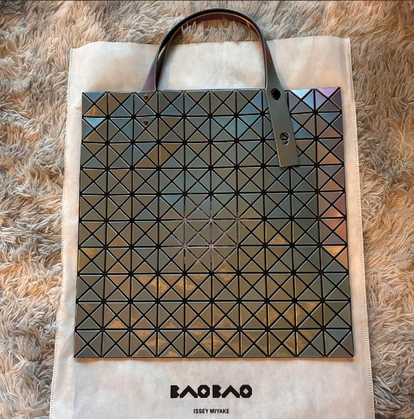 新品未使用　BAO BAO バオバオ　ILLUSION 新品　シルバーベース