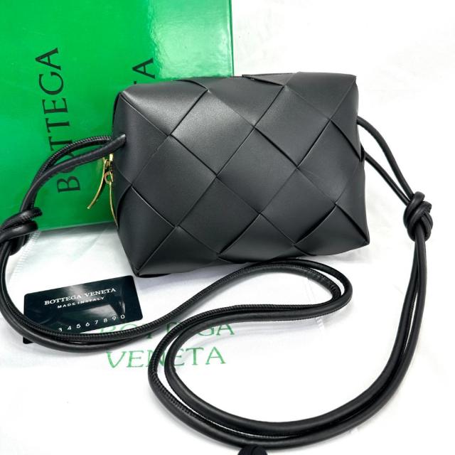 美品 BOTTEGA VENETA お洒落な スモール カセット カメラバッグ