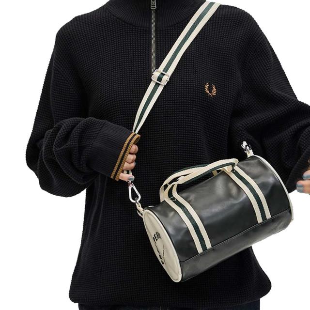 フレッドペリー バッグ FRED PERRY Classic Mini Barrel Bag  L9256 T11  (NIGHT GREEN / ECRU)   ショルダー ボストンバッグ