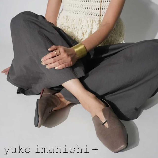 ユーコ イマニシ yuko imanishi +   721082 ダークグレー 甲深 オブリック・スクエアトゥ フラット スリッポンシューズ 「靴」