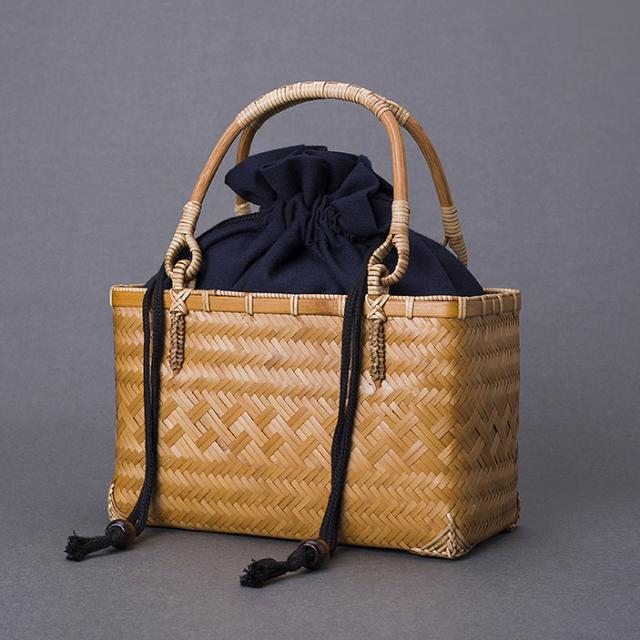 白竹 籠　工芸品 手編み かごバッグ バンブーバスケット 青海波 籠 かご バッグ コンパクト 巾着 手作り 篭 かご 工芸品 工藝 民藝 民芸 竹籠 竹細工 かご バスケット プレゼント ギフト 母の日 竹製 花火大会 浴衣 着物