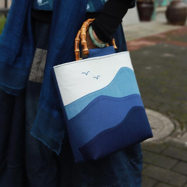 ハンドバッグ 【遠山シリーズ】手染め・手刺繍トートバッグ｜草木染・手作り｜静謐な山景デザイン・和の美しさ  バッグ