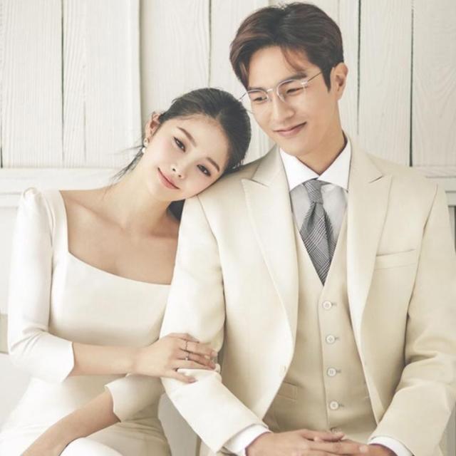 ウエディングドレス 二次会 Vネック マーメードドレス スレンダー