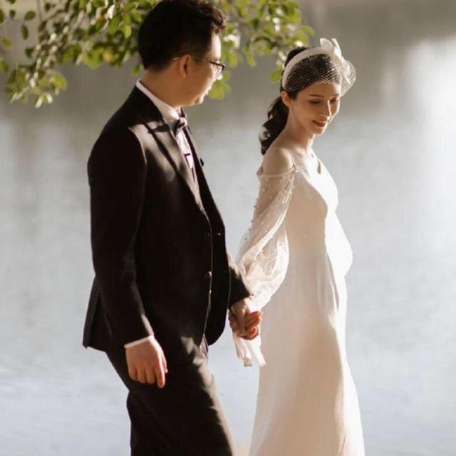 ウエディングドレス ウェディングドレス 袖あり 長袖 パフスリーブ スレンダーライン ドレス Vネック チューブトップ ドレス 花嫁ドレス 白 ホワイト ブライダル 撮影 海外挙式 ウエディングドレス ウェディングドレス 袖あり 長袖 パフスリーブ