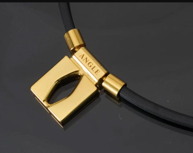 アングル AE01NGM アングル e. モデル 01 ネックレス（ピュアゴールド