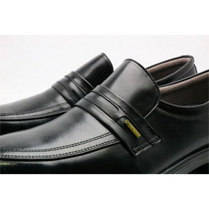 アサヒシューズ 紳士　ビジネスシューズ　（ブラック・24.5cm） 通勤快足 AM31261 Uモカスリッポン TK31-26 BK 24.5返品種別A