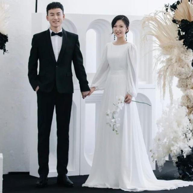 春新品ウェディングドレス ウエディングドレス白 パーティー 長袖 花嫁ロングドレス トレーンライン 二次会 フォームドレス お呼ばれ 挙式hs7147