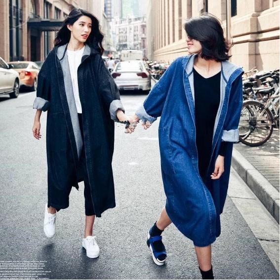 レディースデニムトレンチコート　ロング丈チェスターコート　Gジャン　着こなし　デニムコート　フード付き　長袖　ヴィンテージ加工　スプリングコート