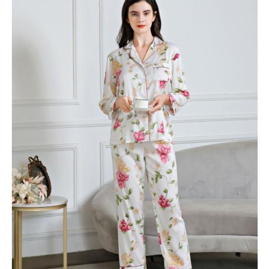レディース エレガントな花柄服 シルクパジャマ 前開き お花の刺繍がキレイ仕上がり長袖 洗える 上下の2点セット[母の日]