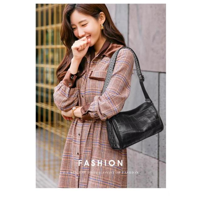 新作 本革　ショルダーバッグ レディース　斜めがけ 2way　ハンドバッグ 本革 バッグ レディース ショルダーバッグ 斜めがけ ななめ掛け 肩がけ　バッグ