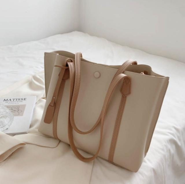 トート バッグ 送料無料 個性 肩掛け スナップ 大容量 多収納 A4 かわいい 大人可愛い きれいめ シンプル カジュアル 上品 おしゃれ 主役級 存在感 ロングシーズン 抜け感 こなれ感 レディース ママ OL 学生 普段使い お出かけ オフィス