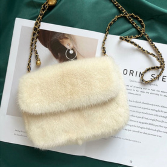 ショルダー バッグ 送料無料 個性 肩掛け ふわふわ ファー コンパクト ポシェット かわいい 大人可愛い きれいめ シンプル カジュアル 上品 おしゃれ 主役級 存在感 こなれ感 とろみ感 ガーリー ロングシーズン レディース ママ OL 学生_